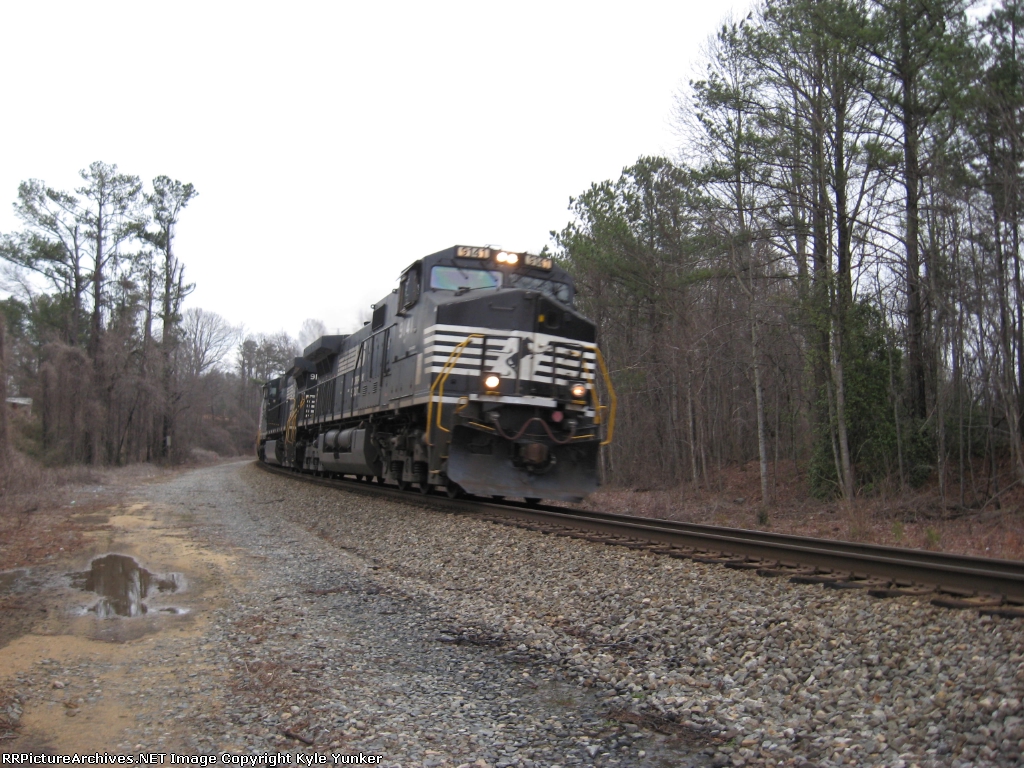 SB intermodal train 208